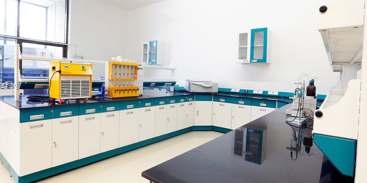 Laboratory Furniture | Modular Lab Furniture | Lab Banao